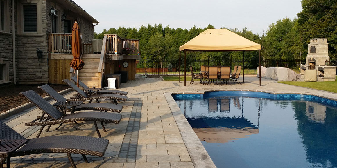 5 Beautiful Hardscape Designs for a Backyard Swimming Pool