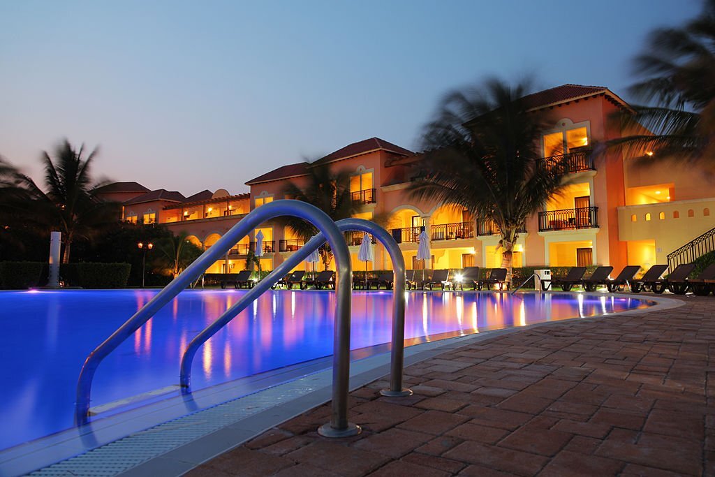 How to Create Commercial Swimming Pools in Toronto?